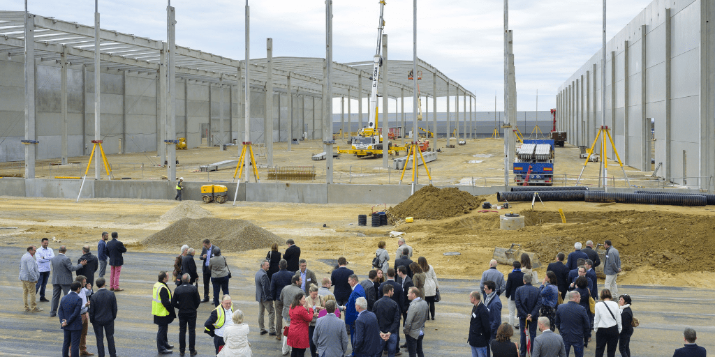 [Événement] Pose de la première pierre du nouvel entrepôt à Montbartier ...
